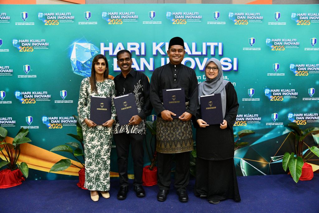 Two couples receive excellent service award in conjunction with UMPSA Quality and Innovation Day ...